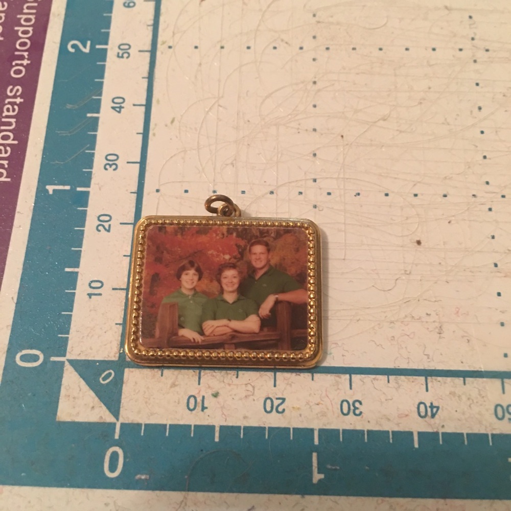 Vintage Olan Mills Awkward Family Photo Charm - Gem